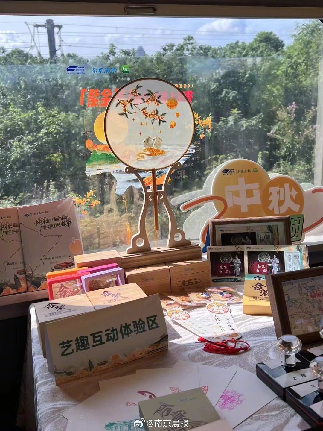 9月14日上午10:27，G8388/9/8次大环线高铁列车从上海站缓缓驶出|环线|高铁|列车_新浪新闻