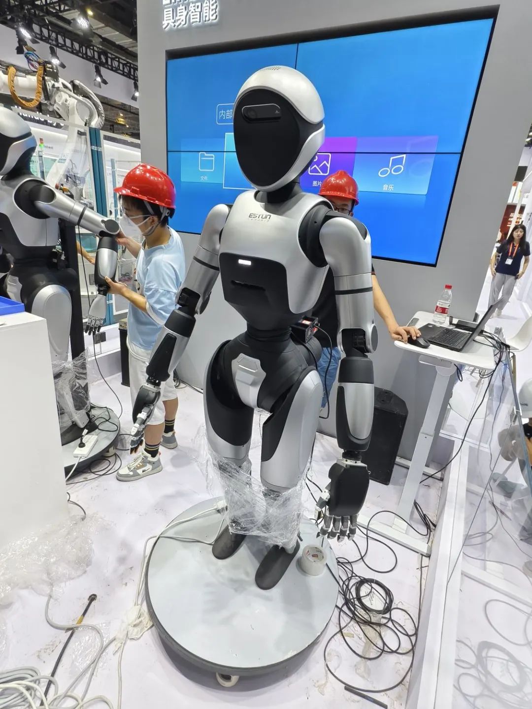 工业盛会，明日启幕！记者提前探馆|机器人_新浪财经_新浪网