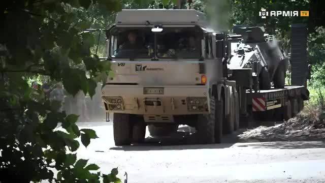 长视频：在乌克兰武装部队服役的德国MAN HX81军用拖车|乌克兰|德国_新浪新闻