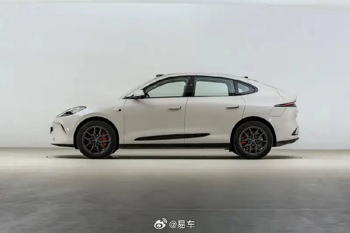 全新智己LS6上市48小时大定突破11000台 权益价21.69万元起-新浪汽车