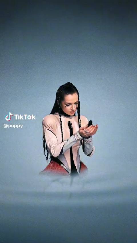 罂粟妹Poppy新单Crystalized预告，10月15日发行！@胡萝卜音乐_新浪新闻