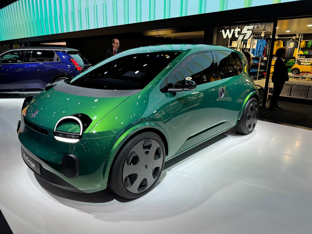雷诺Twingo E-Tech Concept亮相巴黎车展，预计2026年量产上市|Twingo|雷诺twingo|巴黎车展_新浪新闻