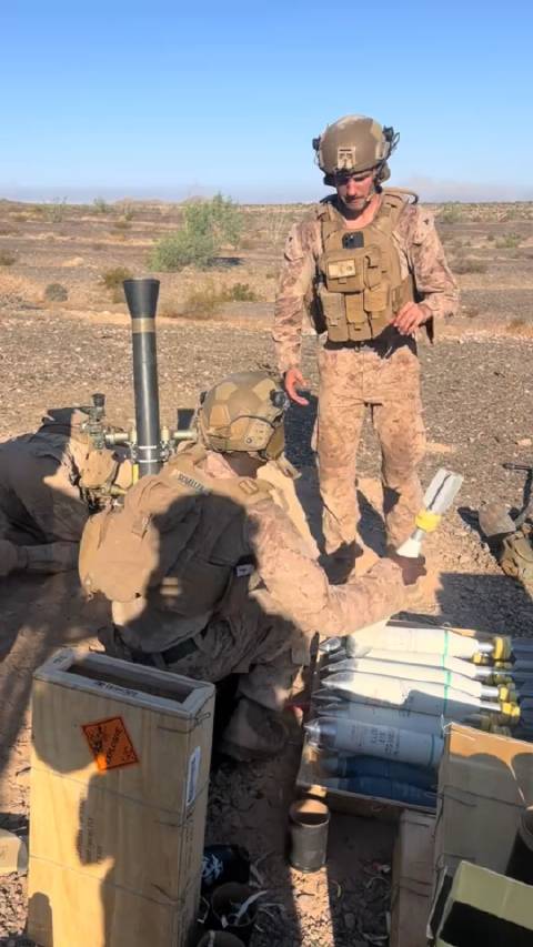 美军M252 81毫米迫击炮射击_新浪新闻