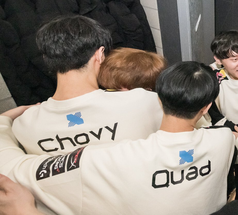 Chovy与Quad赛后拥抱了_新浪新闻