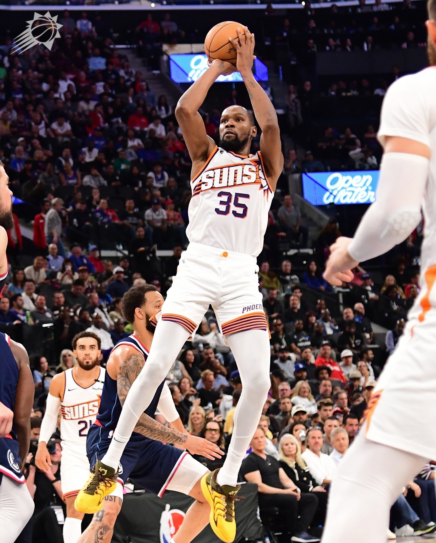 杜兰特接受记者Mark Medina专访|nba|凯文-杜兰特|凯文·杜兰特|NBA|MVP_新浪新闻