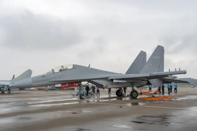 155毫米巨炮装上轮式战车？VN-22车族亮相珠海航展，还有高端型号|轮式|底盘|珠海航展_新浪新闻