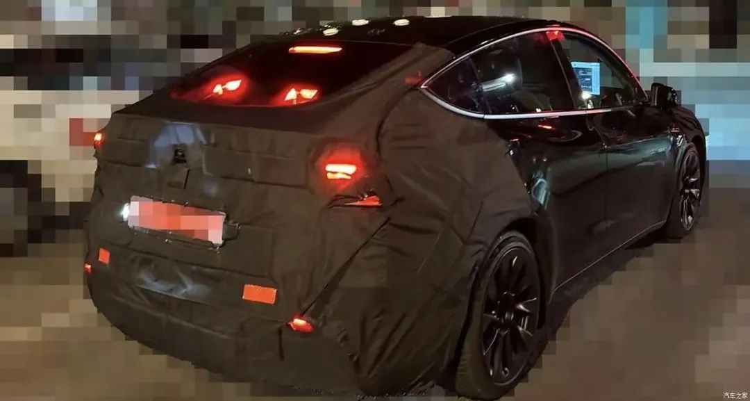 续航突破800km！Model Y Plaid无伪装谍照，这次尾灯好看多了？-新浪汽车