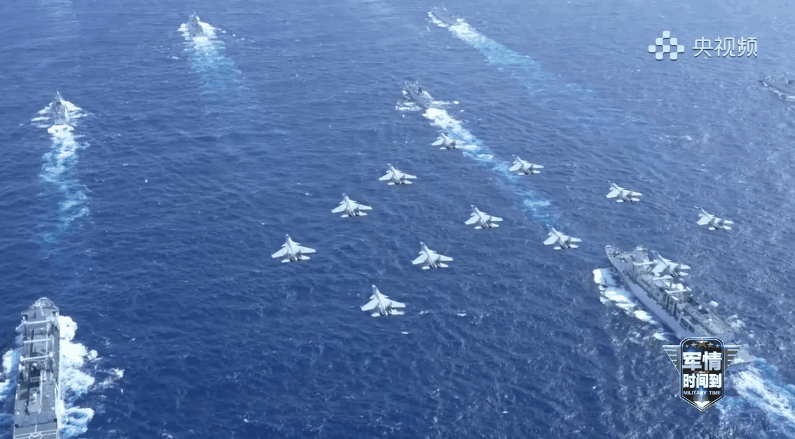 歼-15B，歼-15D同时惊艳亮相，印媒：歼-35上福建舰还需几年时间|舰载机|航母|海军_新浪新闻