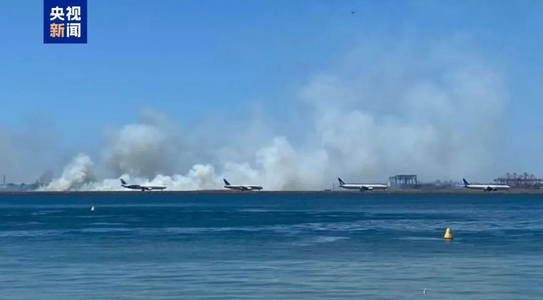 突发！一客机起飞时发生爆炸？_新浪财经_新浪网