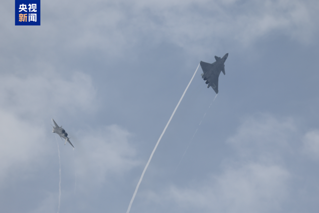 歼-35A、歼-20、苏-57谁最吸睛？还有一张“怼脸”照|歼-20_新浪财经_新浪网