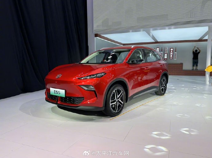 抢先探馆！来看看上周刚刚上市的名爵 ES5： 新车共5款车型…-新浪汽车