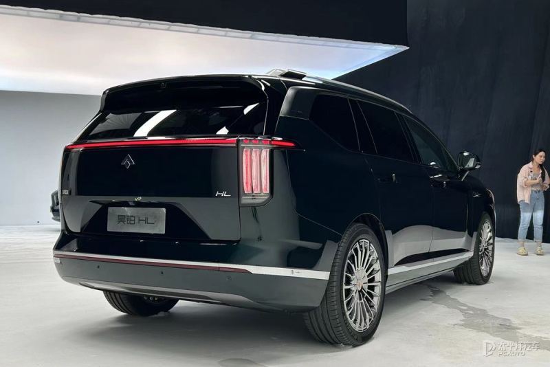 昊铂HL内饰官图曝光 游艇式座舱/配备双零重力座椅-新浪汽车