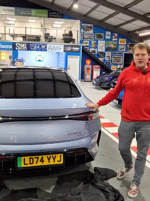 Shmee也算是好起来了，开上比亚迪海豹了|汽车资讯|中级车|新能源_新浪新闻