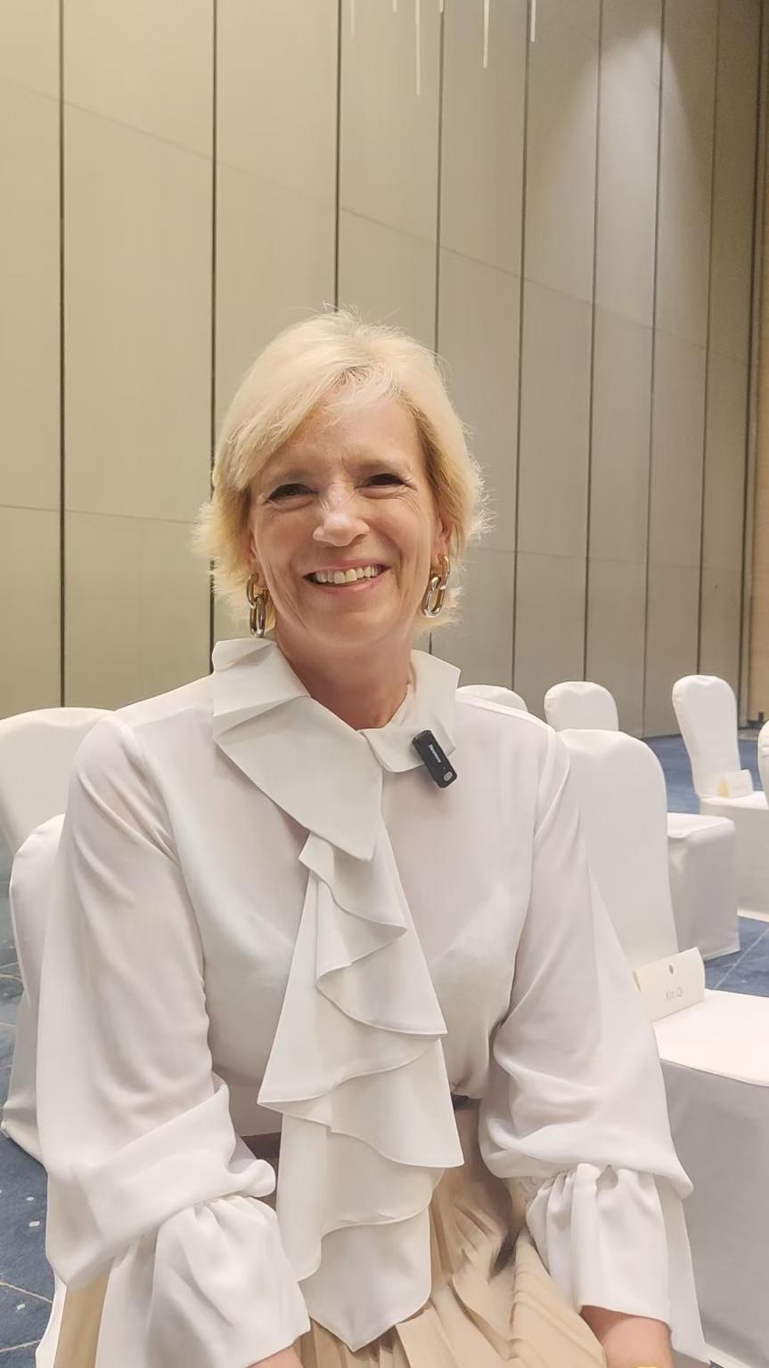 斯洛文尼亚企业家：在中国，人们为国家和社会的进步努力工作|斯洛文尼亚|中国|企业家_新浪新闻