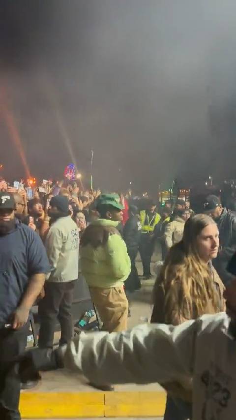 Tyler在台下看Carti表演 "Type Sh*t"|Tyler|表演_新浪新闻