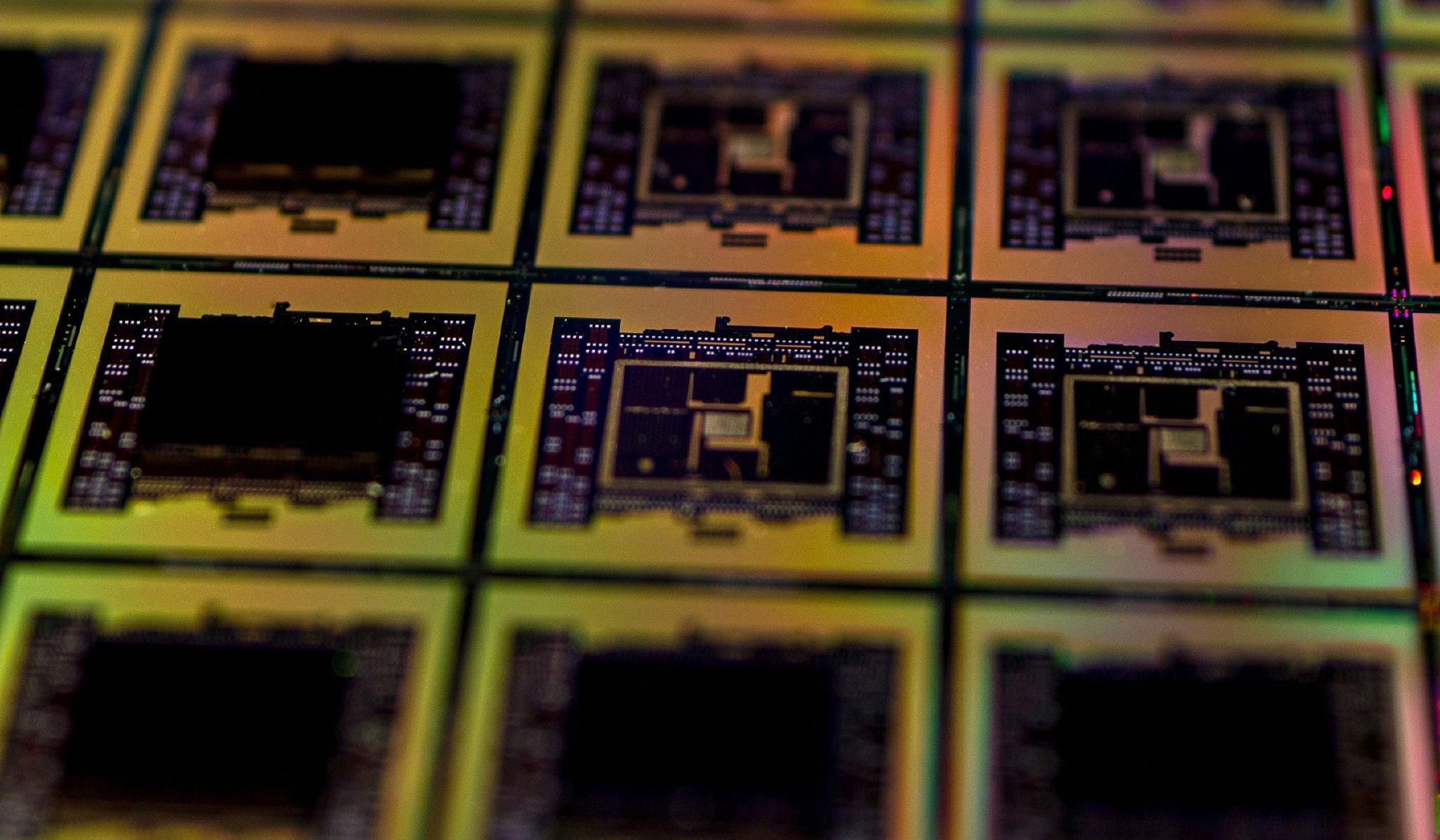 清华90后创立的国产GPU芯片公司获数亿元融资，计划2026年实现AI组装机量产｜钛媒体AGI|90后|季宇|组装机|芯片|模型_新浪新闻