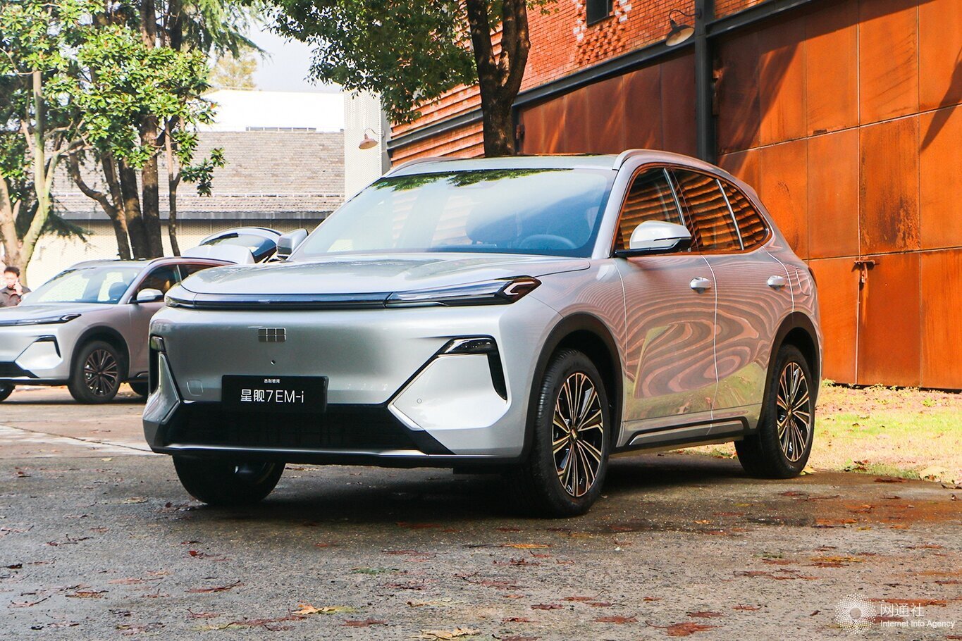 吉利银河星舰7 EM-i上市 限时先享价9.98万元起-新浪汽车
