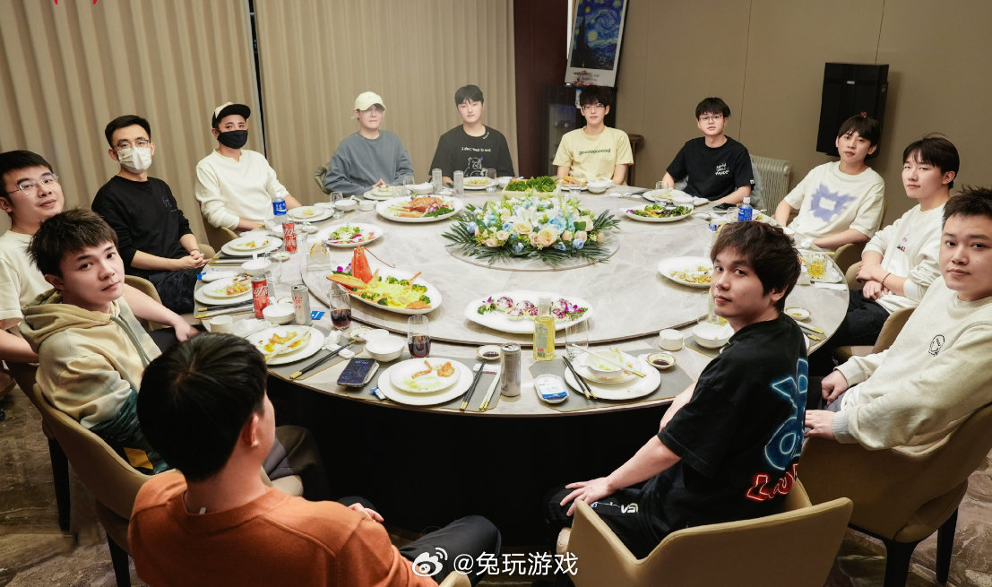 Ruler夸赞JDG美食，JDG晒出新阵容晚餐|晚餐|好吃_新浪新闻