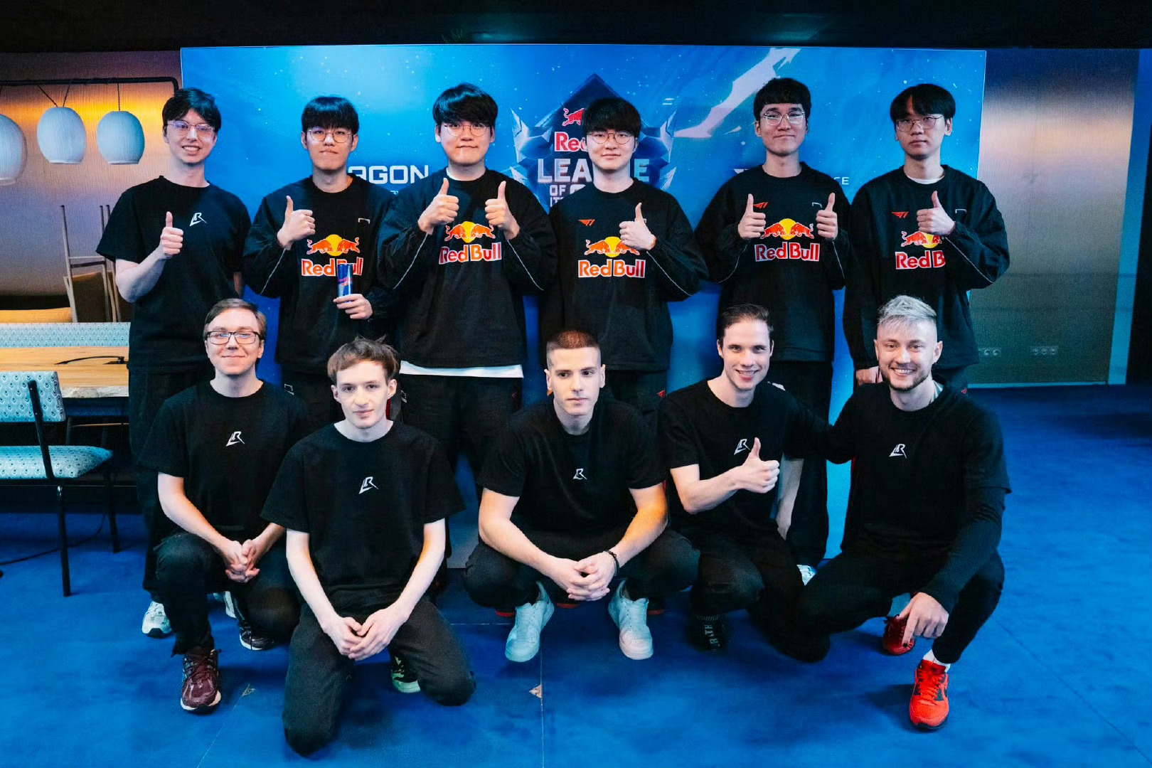 T1在巴黎的新合照！和欧成也再次见面啦|T1|欧成|巴黎_新浪新闻