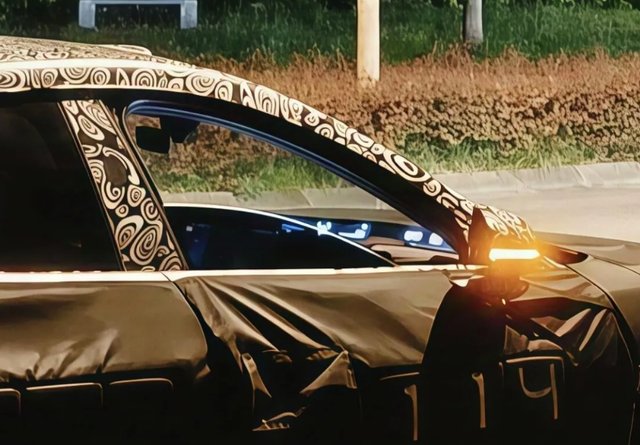 小米YU7实车曝光，要抢特斯拉Model Y的“饭碗”？|小米_新浪财经_新浪网