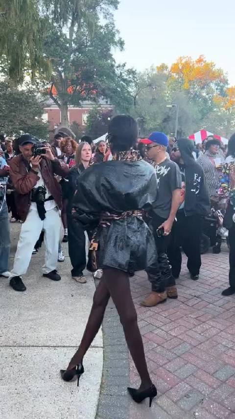 在霍华德大学遇见了超模anokyai 真是逆天比例anokyai_新浪新闻