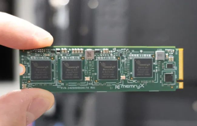 MemryX 推出 MX3 M.2 AI 加速模块：24 TOPS 算力|AI|IT之家_新浪新闻