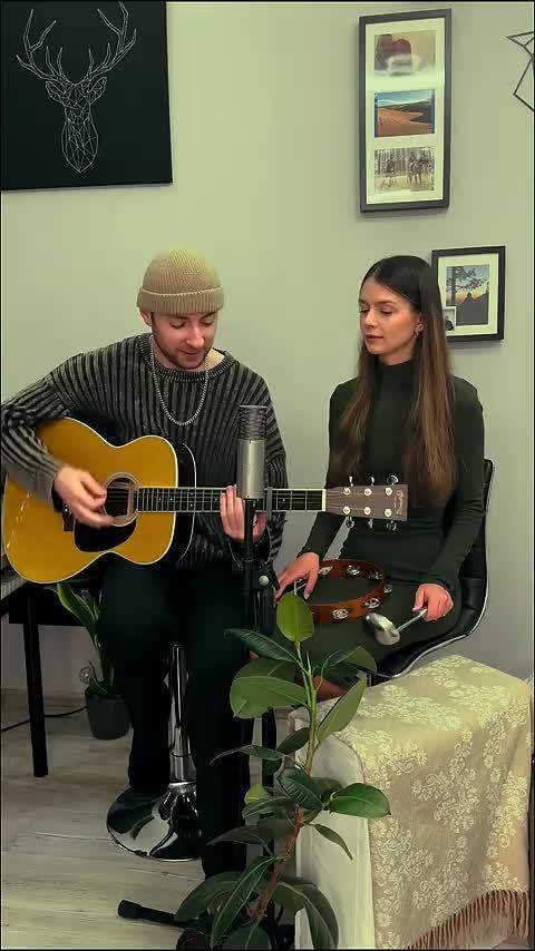 Dominik Dudek & Aleksandra Trzaska 这对波兰情侣在自己家里翻唱的This Is|波兰|Tiktok_新浪新闻