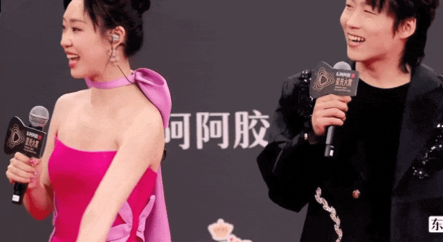 星光大赏精彩瞬间！抢话筒博出位，迷路摔倒还下跪，一个比一个抓马