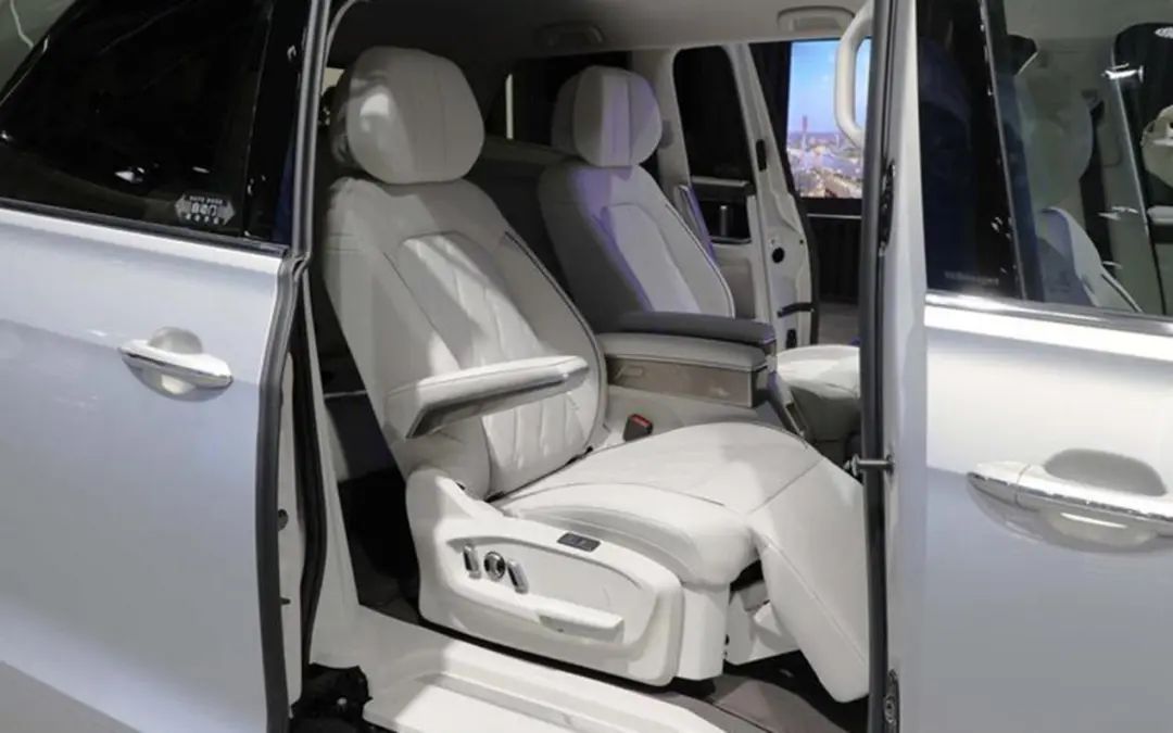 2.0T+9AT，合资大牌，轴距超2米9，座椅通风加热，满配才16万不到！-新浪汽车