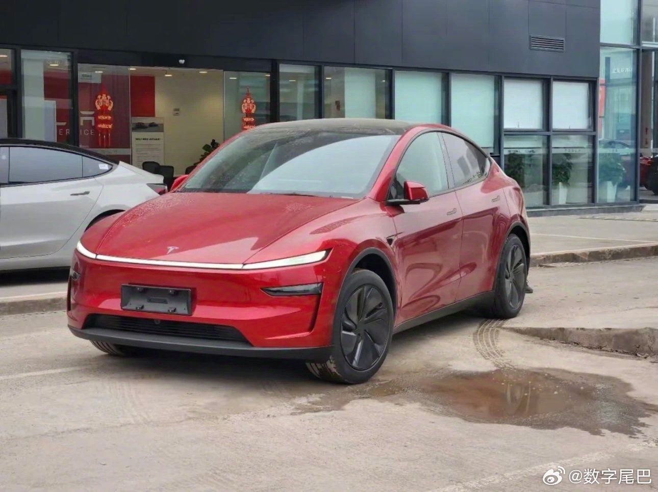 焕新版 Model Y 实车到店-新浪汽车