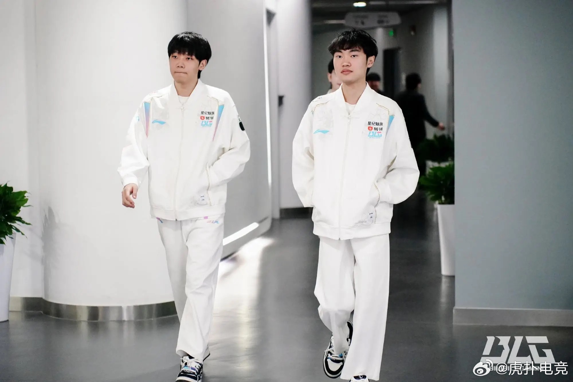 BLG发布对阵LNG赛后返图：以必胜决心对待每一场比赛！|blg|LNG_新浪新闻