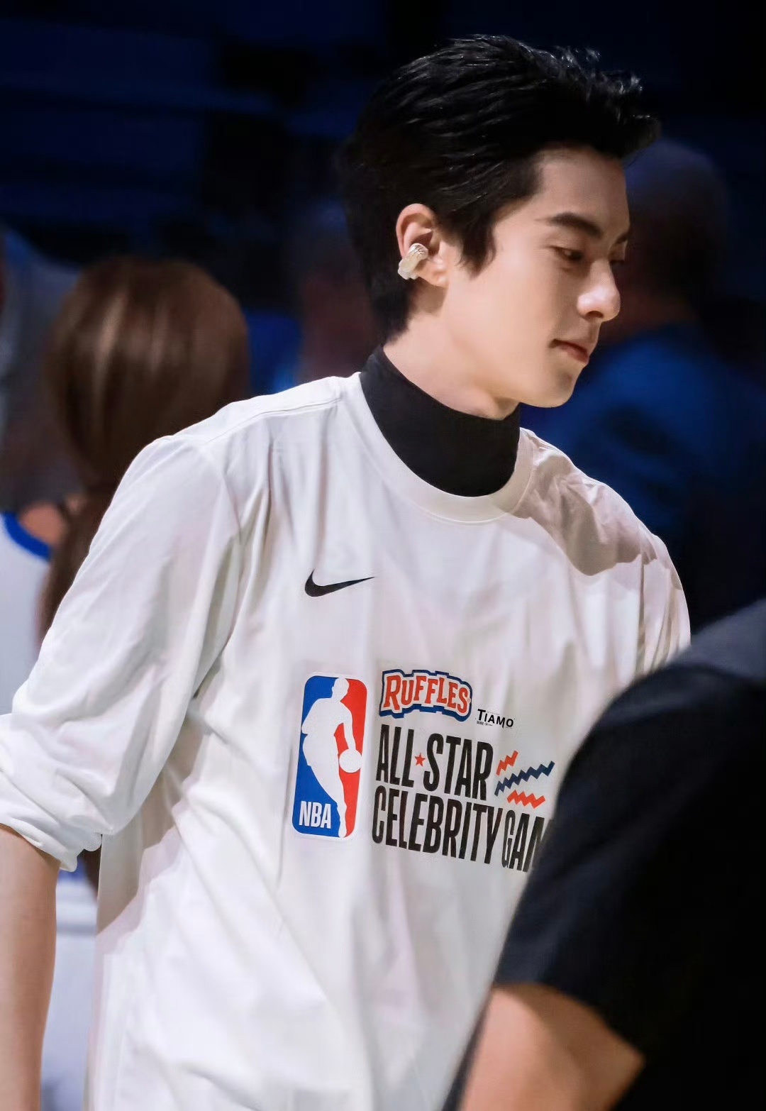 Bose x Victor Solomon Ultra 开放式耳机限定款点燃篮球赛场节奏|篮球_新浪新闻