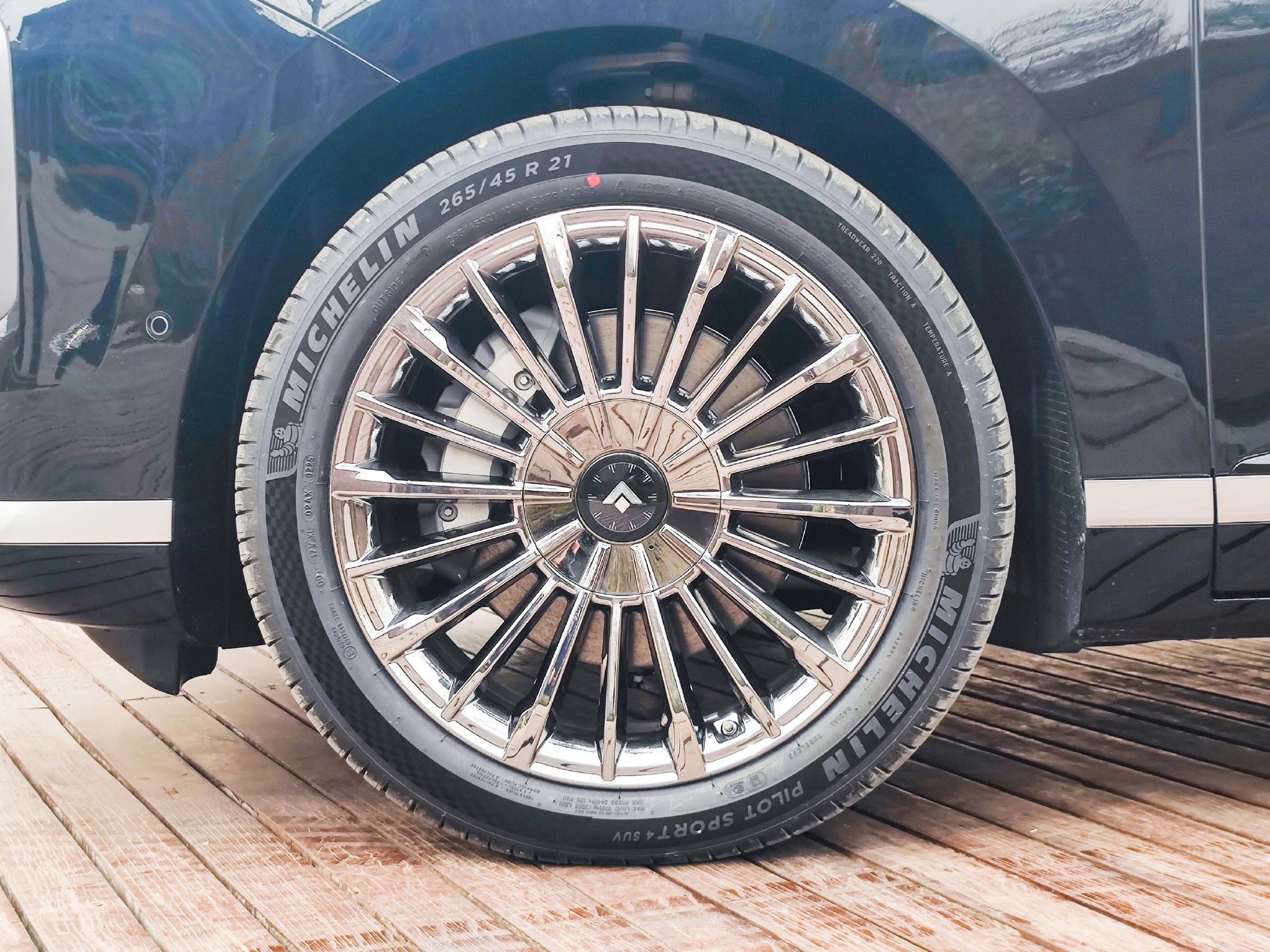 昊铂HL实车亮相 3月18日预售/综合续航超1200km-新浪汽车