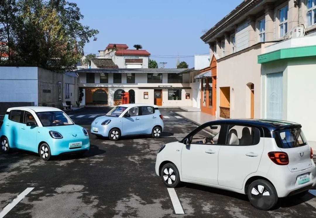 【选车】代步出行 五菱宏光MINIEV四门版三款车型轻松选|MINIEV_新浪财经_新浪网