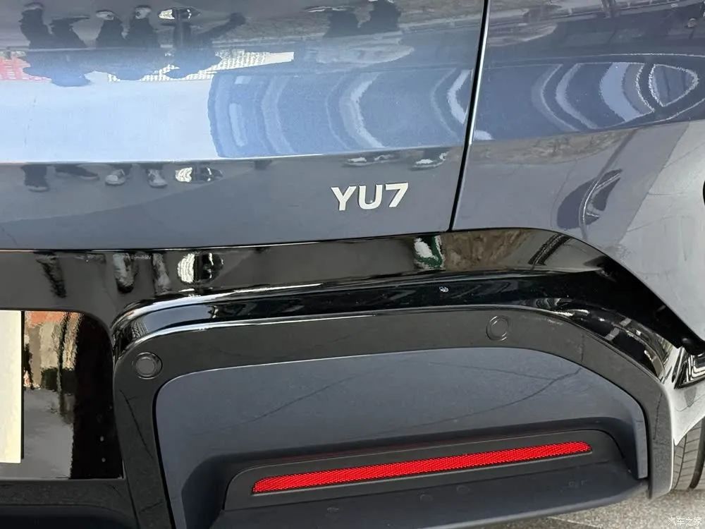 小米YU7实车图！并非复刻SU7，又有不少创新设计，续航里程770km！|小米_新浪财经_新浪网