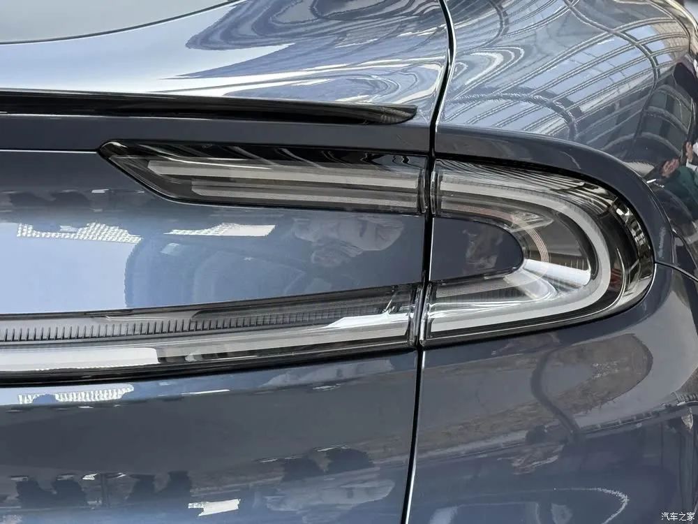 小米YU7实车图！并非复刻SU7，又有不少创新设计，续航里程770km！|小米_新浪财经_新浪网