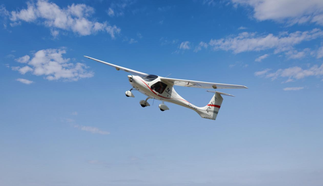 中国唯一，首批锐翔 RX1E-A 电动固定翼飞机交付|锐翔|固定翼飞机|飞机_新浪新闻