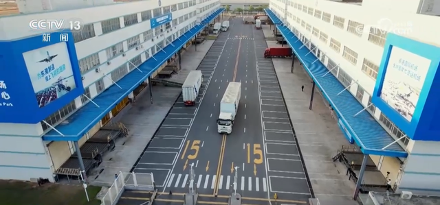 “香港服务+湾区制造”粤港合作为货物通达世界按下“加速键”|香港_新浪财经_新浪网