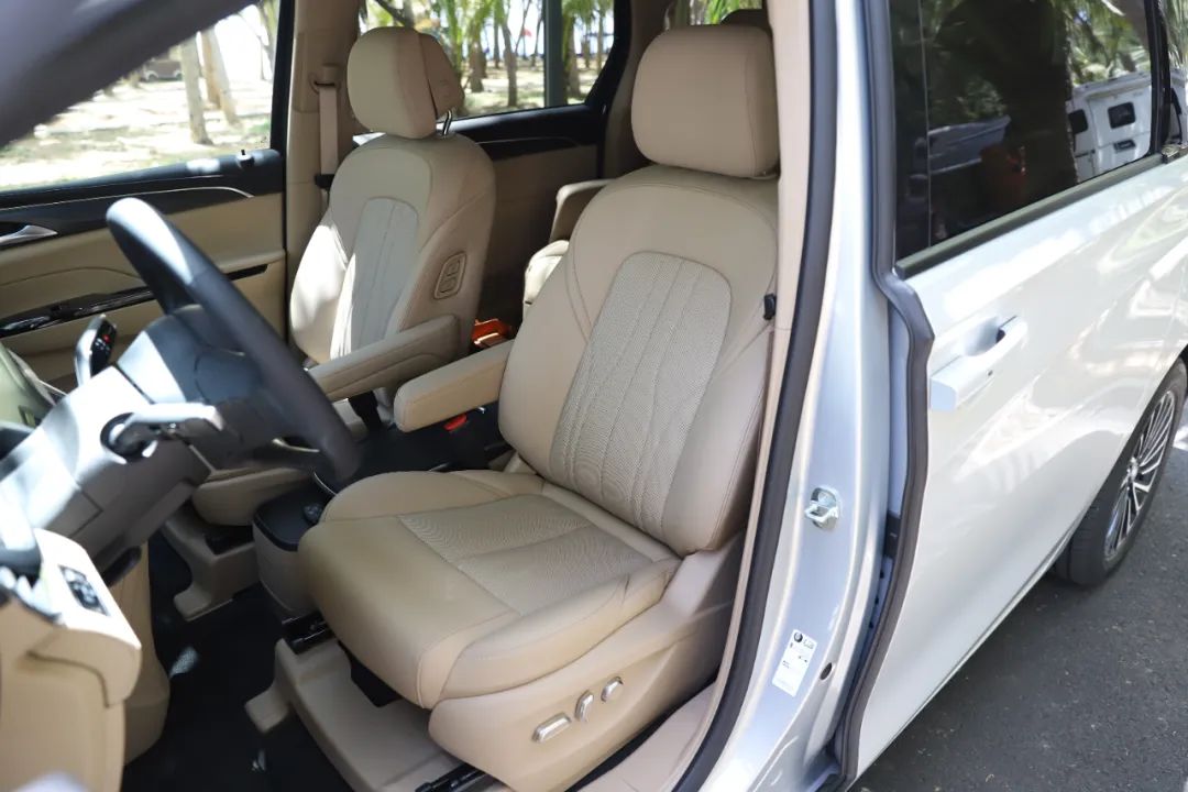 续航1400多公里+彩电+大沙发！GL8出新款！价格真香！还看比亚迪夏吗？|别克GL8_新浪财经_新浪网