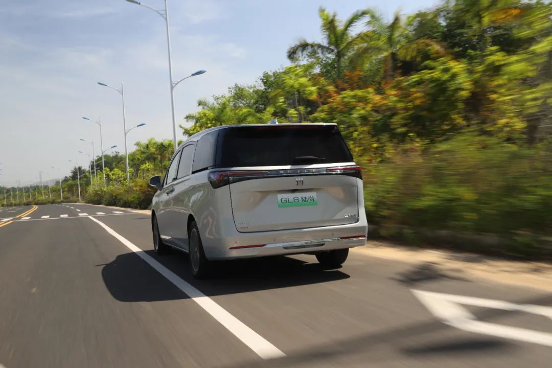 续航1400多公里+彩电+大沙发！GL8出新款！价格真香！还看比亚迪夏吗？|别克GL8_新浪财经_新浪网