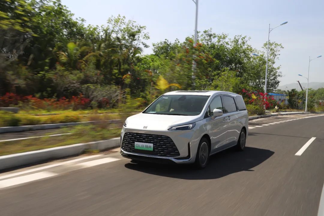 续航1400多公里+彩电+大沙发！GL8出新款！价格真香！还看比亚迪夏吗？|别克GL8_新浪财经_新浪网