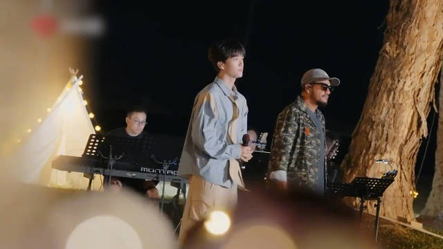 张震岳黄子弘凡推开世界的门|张震岳|推开世界的门|四川卫视_新浪新闻