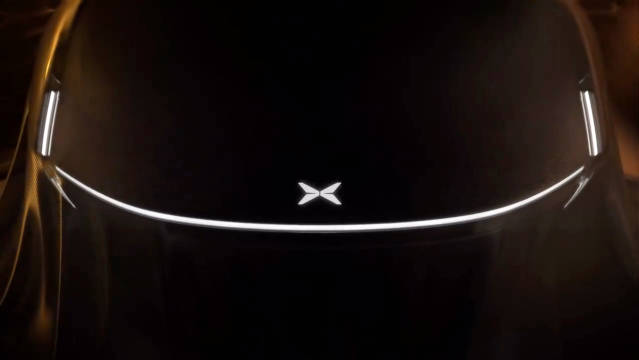 小鹏E29曝光了？ 这个发光logo和灯带很大胆！_新浪新闻