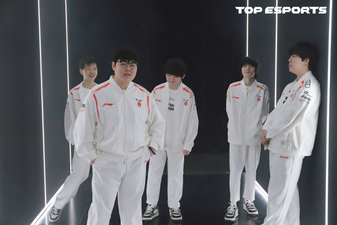 TES创LPL历史，常规赛第一无缘四强|tes|lpl|WE_新浪新闻