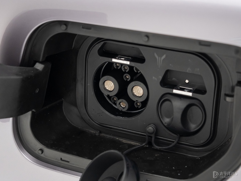 岚图FREE+6款车身配色发布 搭载华为乾崑ADS4和鸿蒙座舱-新浪汽车