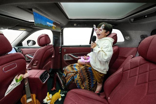 2025年现象级豪华SUV出现啦！问界M8蝉联40万级销冠|SUV_新浪财经_新浪网