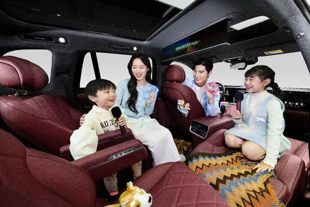 2025年现象级豪华SUV出现啦！问界M8蝉联40万级销冠|SUV_新浪财经_新浪网