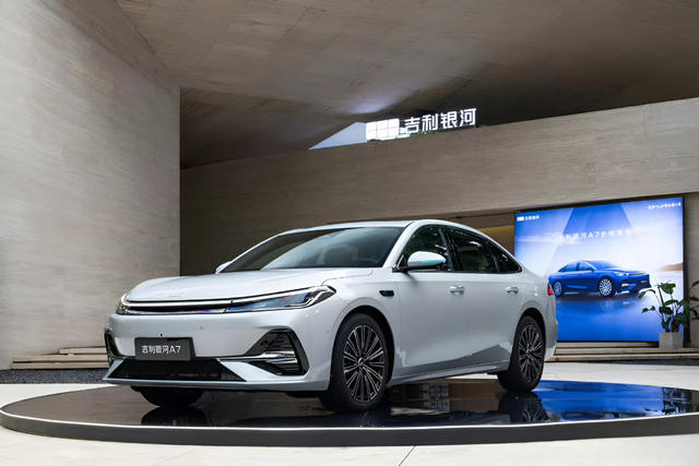 吉利银河A7正式发布，搭雷神AI电混2.0系统，续航达2100km|奥迪A7_新浪财经_新浪网