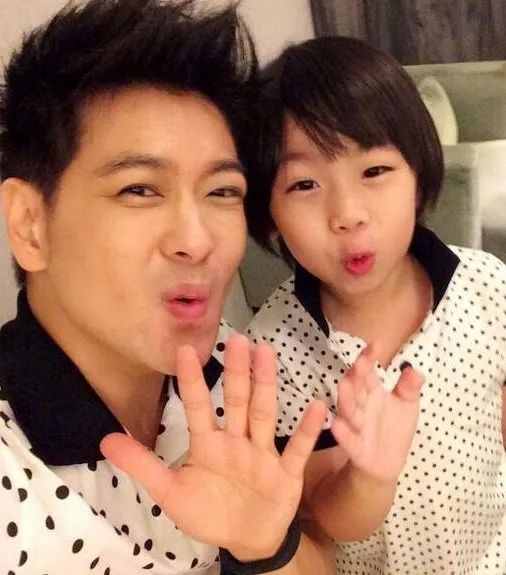 林志颖15岁儿子Kimi正面照曝光，眉眼酷似林志颖，目测身高已超180cm|林志颖_新浪财经_新浪网