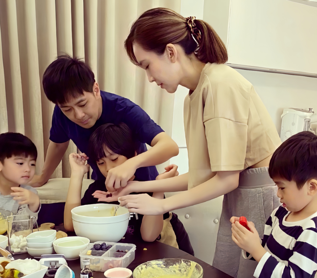 林志颖15岁儿子Kimi正面照曝光，眉眼酷似林志颖，目测身高已超180cm|林志颖_新浪财经_新浪网